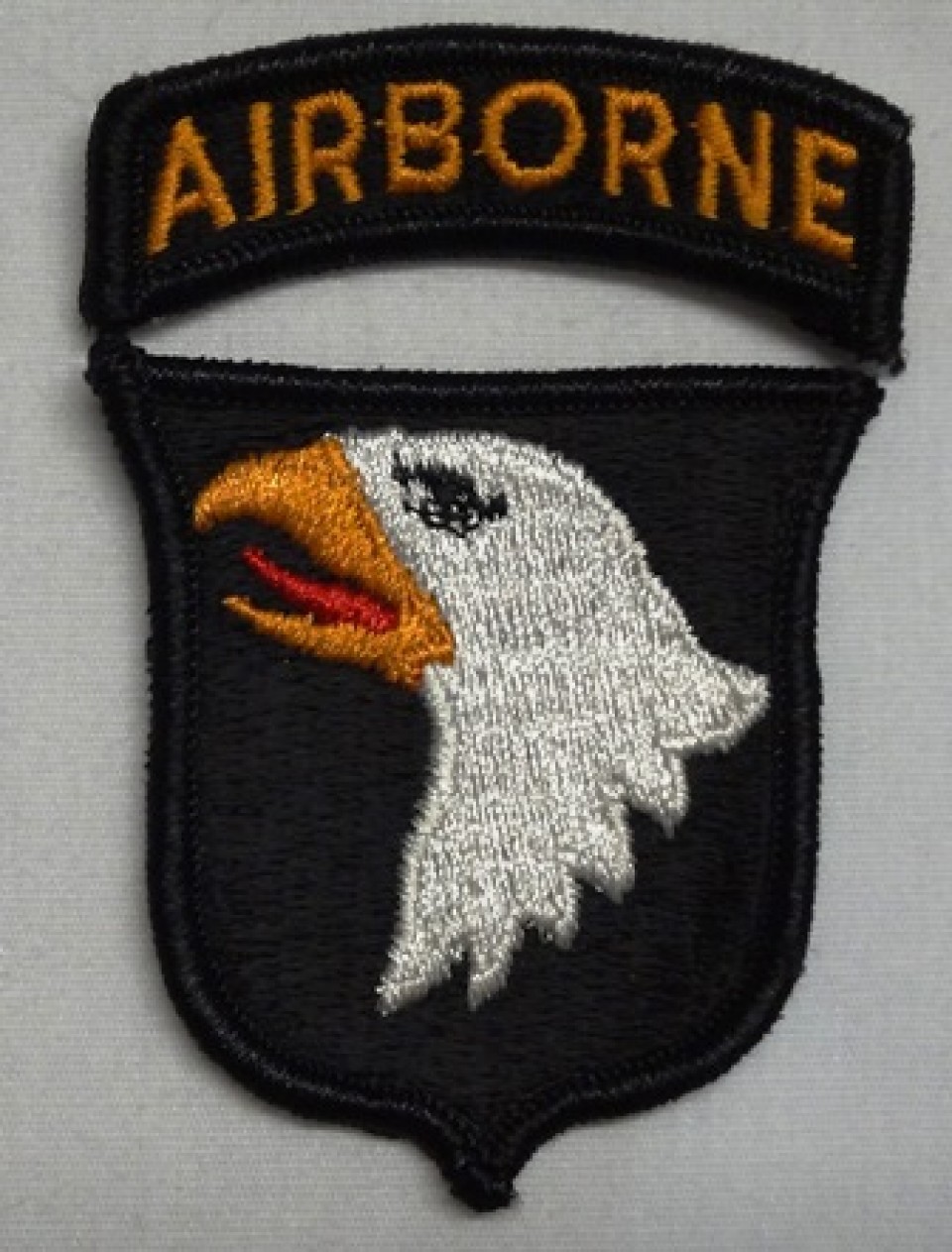 101st. Airborne Division, Color - Insignia